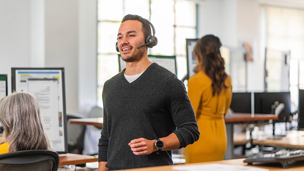 Poly Voyager 4300 UC, Headset Fleksibel Jangkauan 50m dan Tombol Mute ...