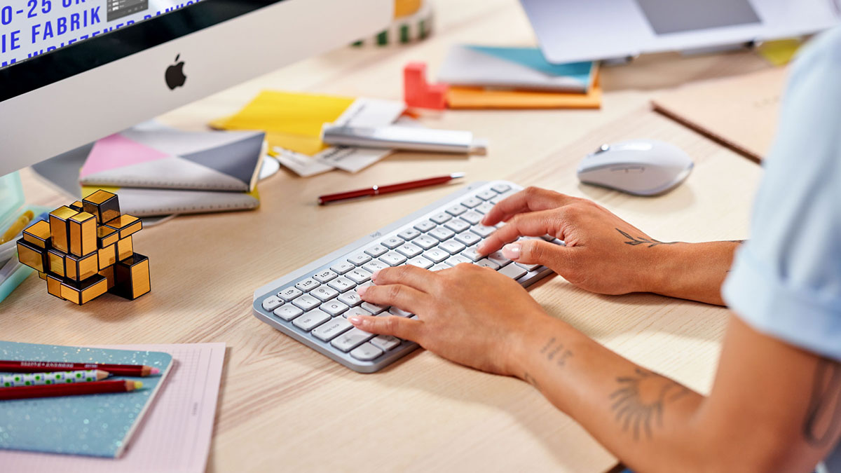 Logitech MX Keys Mini, Keyboard Minimalis Cocok untuk Content Creator ...