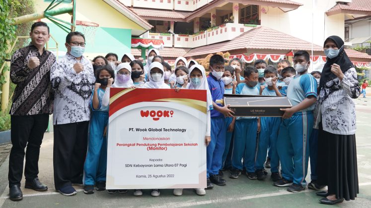 PT. Wook Global Technology Bagikan Puluhan Monitor untuk Dukung ...