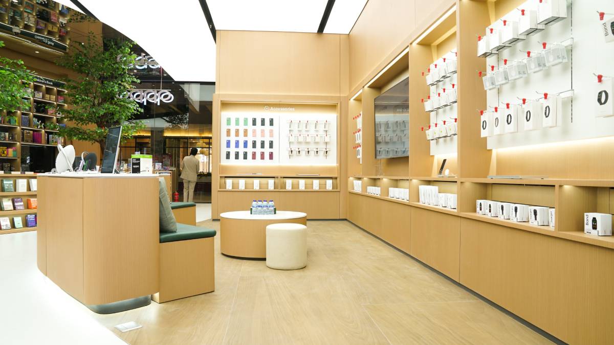 Ada Kafe dan Robot Pintar di OPPO Experience Store Terbesar di ...
